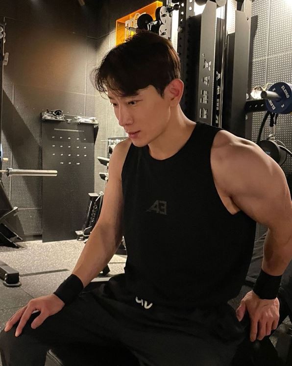 Profile chi tiết dàn cast được yêu thích trong show sinh tồn đang gây ...